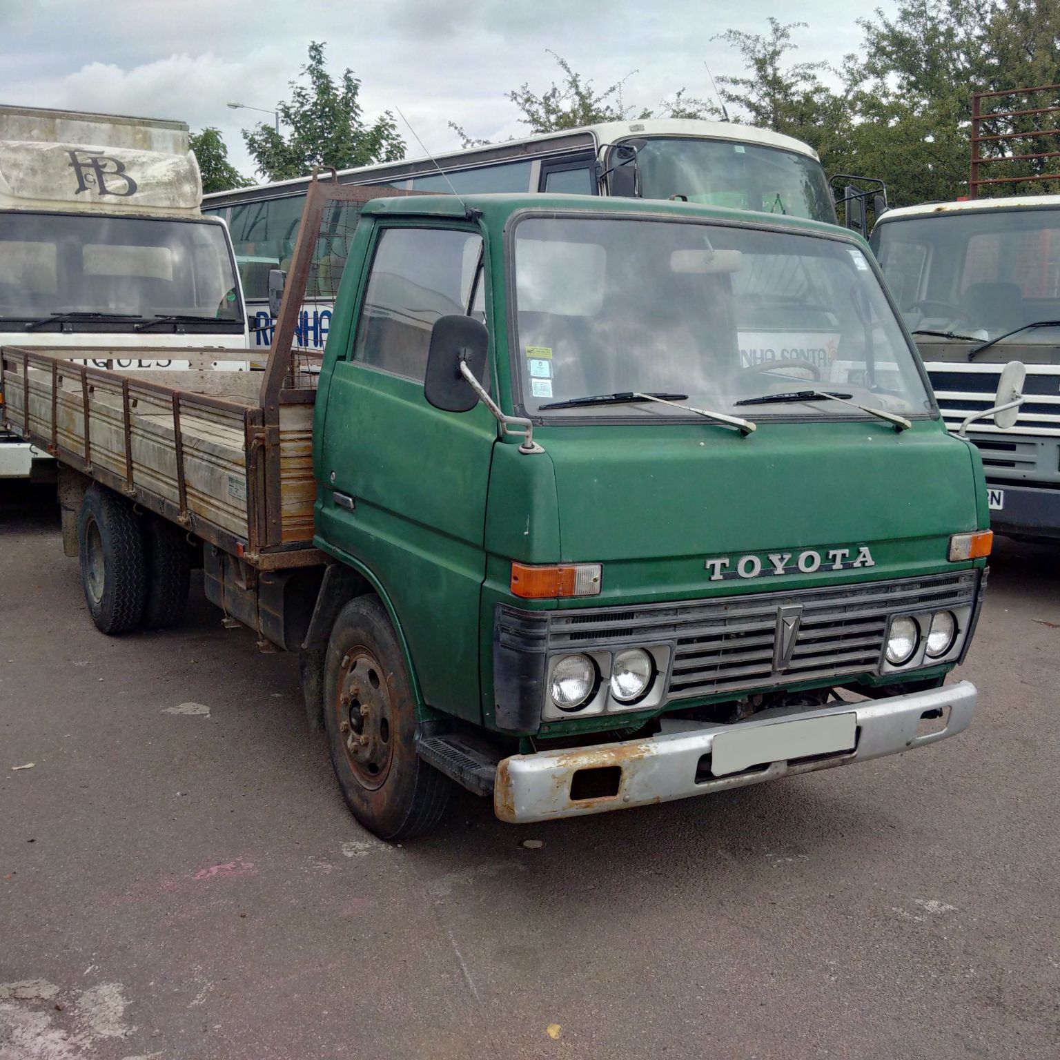 Left hand drive Toyota Dyna BU30 6 tyres pick up truck. - Simply Exports