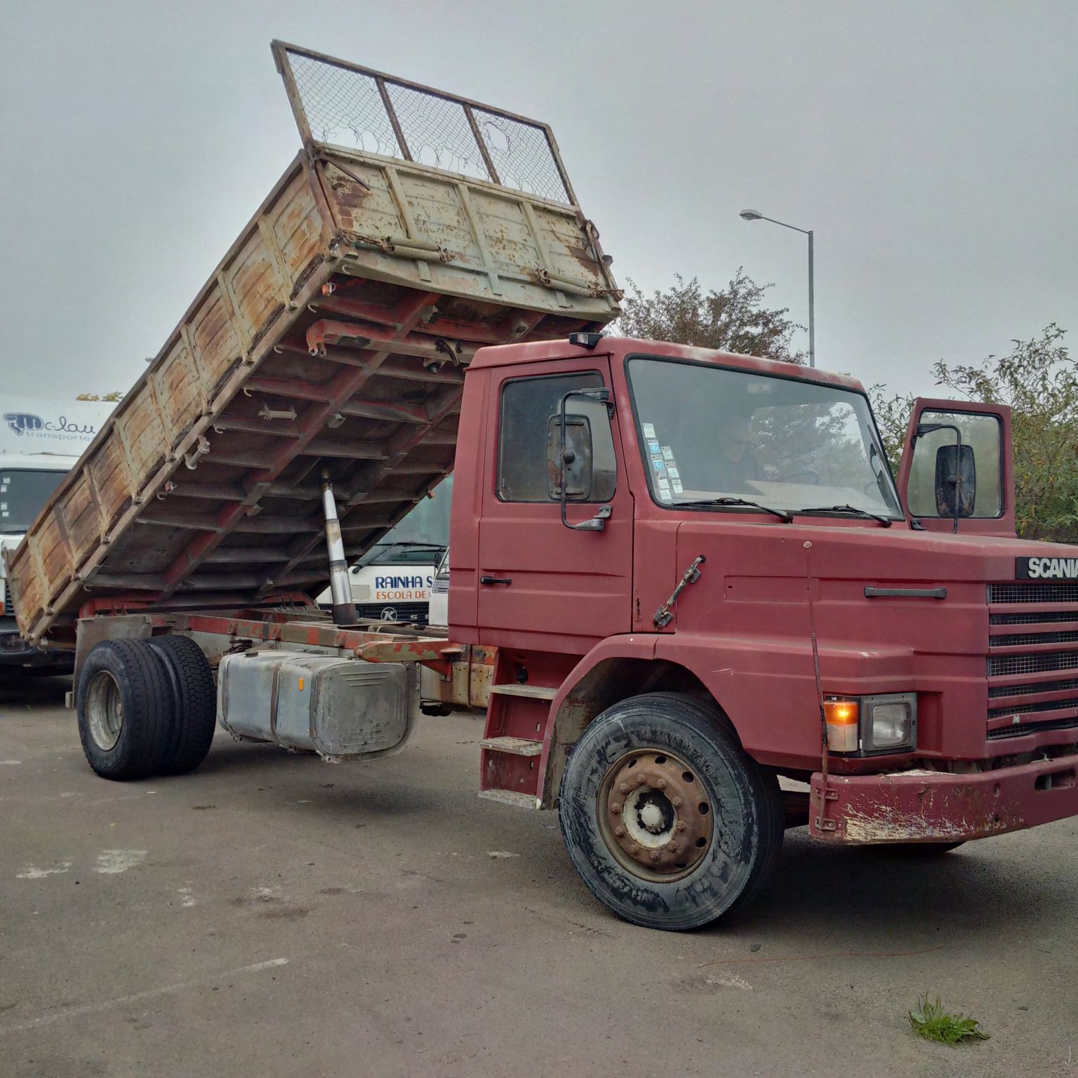 Left hand drive Scania 82H long nose 19 Ton 3 way tipper. - Simply Exports
